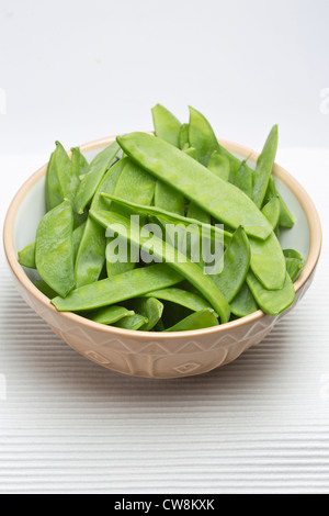mange tout peas Stock Photo - Alamy