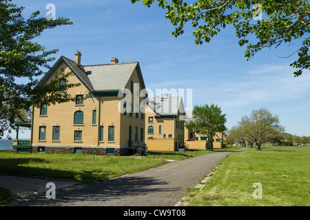 Sandy Hook State Park – National Gateway Area - trail with amenities ...