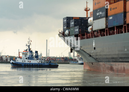 Manila Express, Hong-Kong registered containership in port of Rotterdam ...