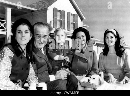 President Lyndon Johnson family portrait. Lynda Johnson, Luci Stock ...