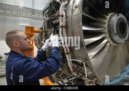 Mounting of a V2500 engine, Dahlewitz, Germany Stock Photo - Alamy