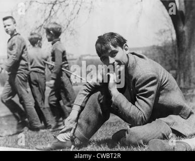 John Collier, Jr. (b. 1913), American photographer with the Farm ...