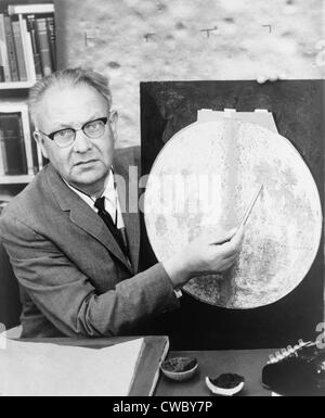 Gerard P. Kuiper (1905-1973), Dutch born American astronomer, holding ...