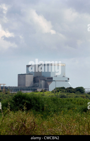 Hinkley B reactor building at Hinkley Point nuclear power station ...