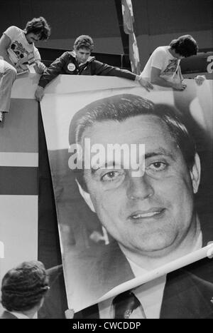 Democratic Presidential candidate Walter Mondale gives the thumbs up ...