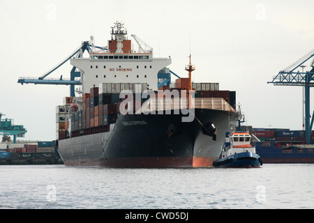 Manila Express, Hong-Kong registered containership in port of Rotterdam ...
