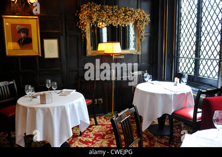 Rules Restaurant, Maiden Lane, Covent Garden, London Stock Photo - Alamy