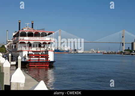 PADDLE STEAMER BOAT MOORED AT RIVERWALK TALMADGE SUSPENSION BRIDGE ...