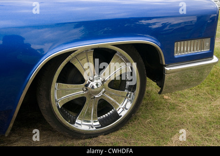 bling blinging blingy chrome shiny car wheel wheels big rim rims low ...
