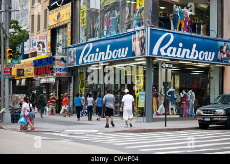 Stores and shopping in Downtown Brooklyn in New York Stock Photo - Alamy
