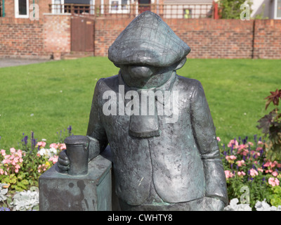 A bronze statue of a well known cartoon character Andy Capp at the ...