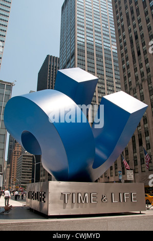 The New York Life Building in Chicago, constructed in 1912, is an ...