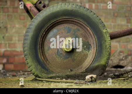 abandoned rusty tyre Stock Photo - Alamy