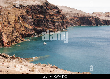 rocky ocean shore Stock Photo - Alamy