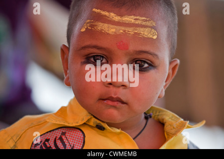 Bindi , red dot , forehead decoration , india , asia Stock Photo - Alamy
