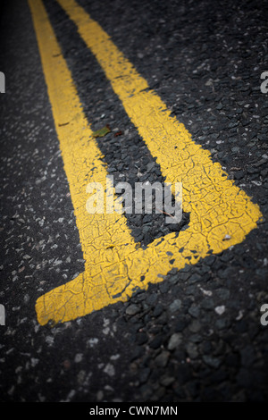 Double yellow line along footpath Stock Photo - Alamy