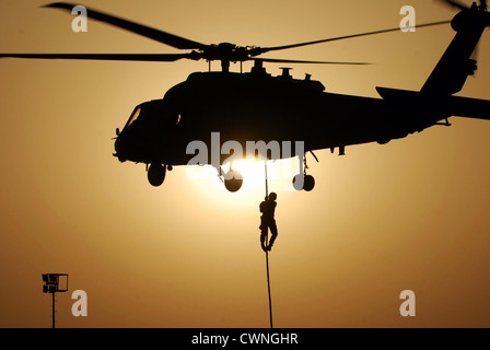 Iraqi Special Operations Forces soldiers hone their fast-roping skills ...