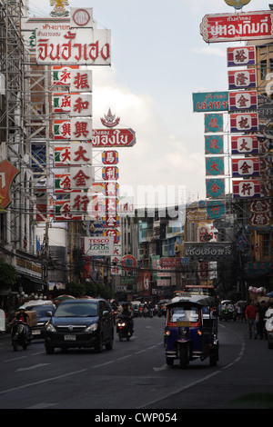 Yaowarat road , Bangkok's Chinatown , Thailand Stock Photo - Alamy