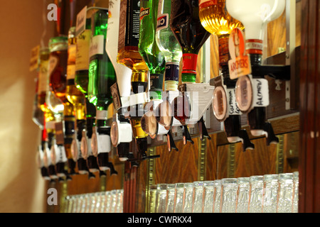 PUB BAR SPIRITS OPTICS ALCOHOL DISPLAY MEASURE BOTTLES BAR Variety of ...