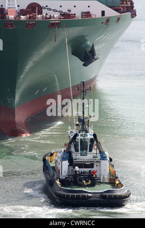 CSCL Mars, a 155467 dwt, 14,074 TEU, 2011-built Chinese containership ...
