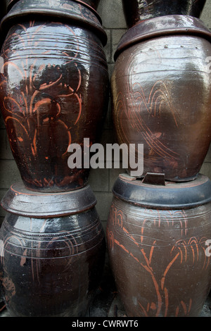 Traditional Korean pottery with kimchi Stock Photo - Alamy
