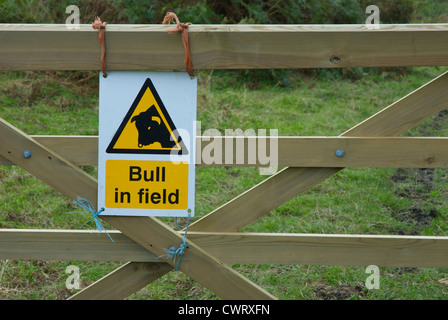 warning sign for BULL IN FIELD Stock Photo: 113250283 - Alamy