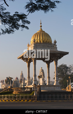 Statue of Maharaja Chamarajendar Wodeyar king in the centre of Mysore ...