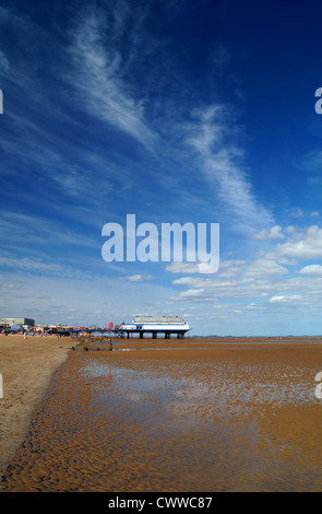 Cleethorpes Beach and Pier, Cleethorpes, Lincolnshire, England, United ...