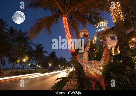 FLAMINGO SCULPTURE OCEAN DRIVE SOUTH BEACH MIAMI BEACH FLORIDA USA ...