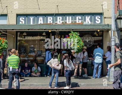 The original Starbucks coffee shop in Pike Place Market, Seattle Stock ...