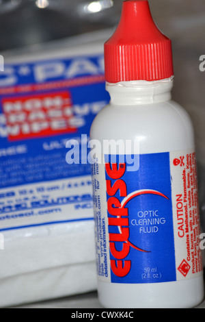Eclipse optic cleaning fluid with nonabrasive wipes Stock Photo - Alamy