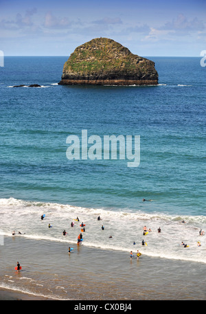 Trebarwith Strand Beach with Gull Rock Island, dramatic cliffs, rocks ...