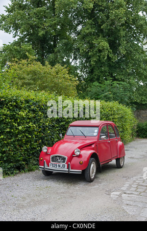 Red 2CV Citroen car Stock Photo - Alamy