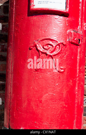 Royal Mail Post Box Insignia - London Stock Photo - Alamy