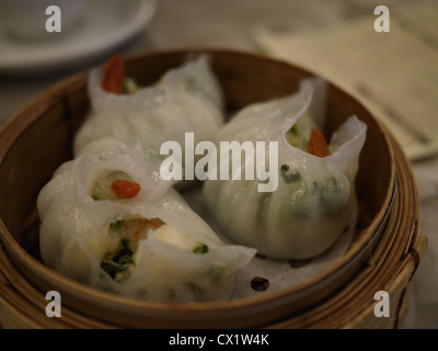 steamed mixed vegetable dumplings dim sum Stock Photo - Alamy
