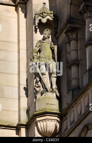 Statue of Edward III on the west front of Lichfield Cathedral ...