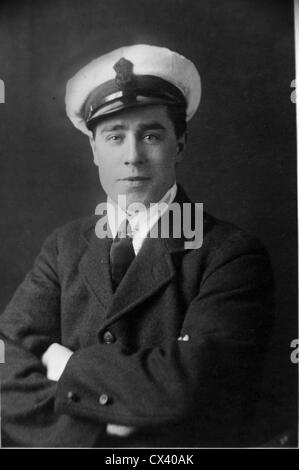 Royal Navy sailor of the Victorian period in uniform Stock Photo - Alamy