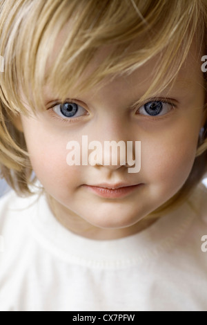 Little girls eyes staring camera. Close-up child eye Stock Photo - Alamy