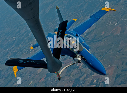 An Altus KC-135 Stratotanker refuels a United States Air Force ...