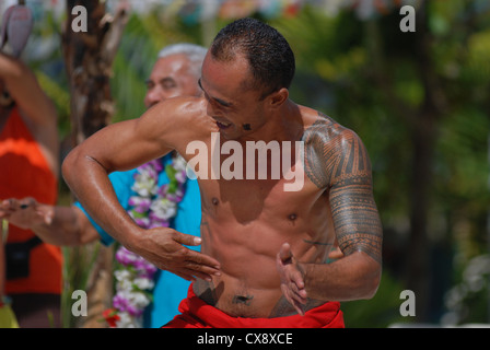 Samoan man performing the traditional Samoan fa'ataupati dance or slap ...