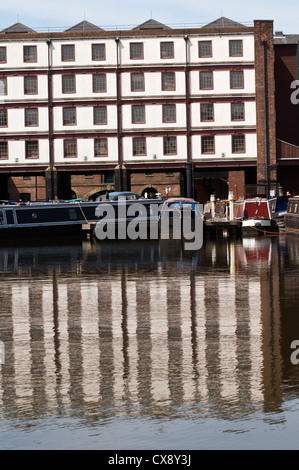 The straddle warehouse on the Sheffield canal wharf England UK, listed ...