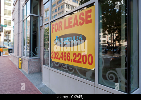 Retail Space for Lease sign Stock Photo - Alamy