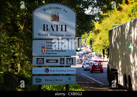 Welcome to Bath sign and traffic on A46 Stock Photo - Alamy