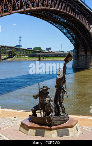 Lewis and Clark sculpture (by harry Weber) and the Gateway Arch in St ...