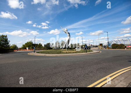 Athena a 12 meter bronze sculpture by Nasser Azam, Connaught Bridge ...