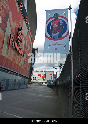 Exterior of Emirates Stadium, current home of Arsenal FC showing statue ...