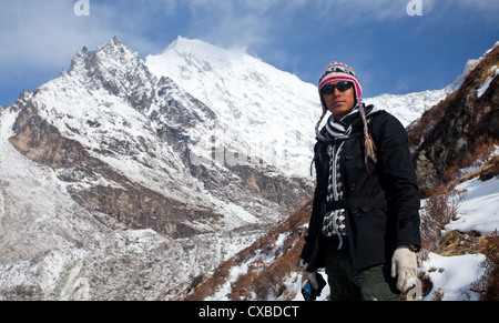 Nepali man in the Himalaya Stock Photo - Alamy