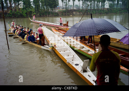 Jiujiang Dragon Boat team training session Stock Photo - Alamy