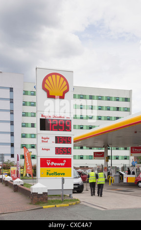 Shell filling station garage on Albert Road, Farnworth, Bolton. Until ...