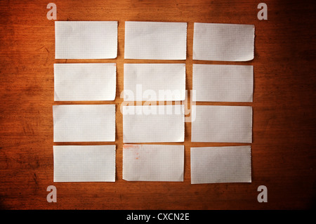 Handwritten paper reminder note over a wooden background Stock Photo ...